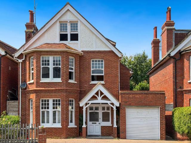 4 bedroom maisonette for sale