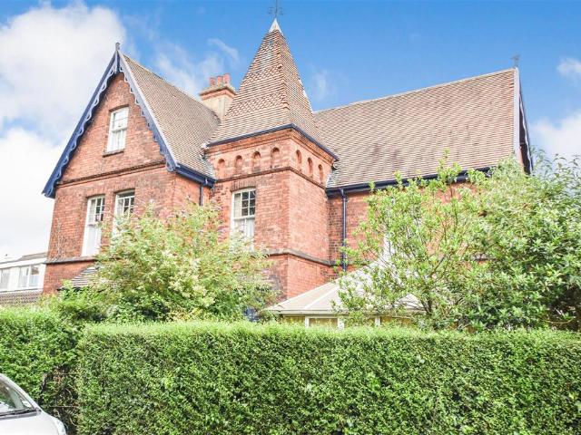 4 bedroom maisonette for sale