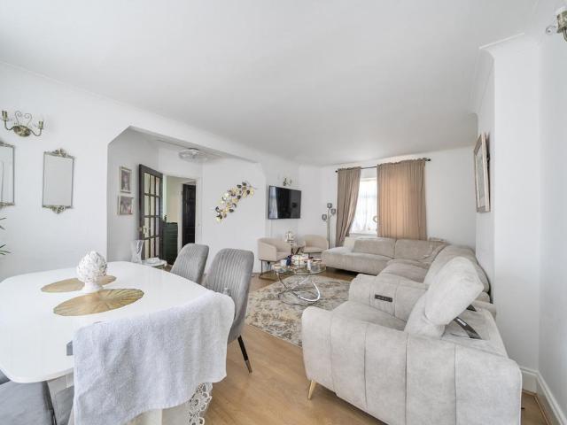 4 bedroom maisonette for sale
