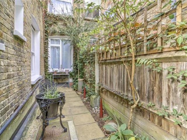 4 bedroom maisonette for sale in Goldsboro Road, London, SW8