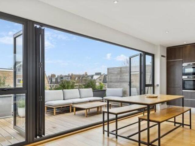 4 Bedroom Maisonette For Sale In London