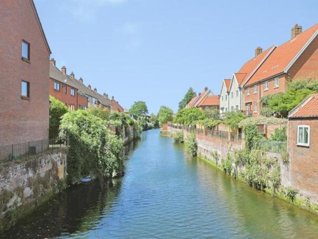 4 bedroom maisonette for sale in Mulberry Close, Norwich, NR3