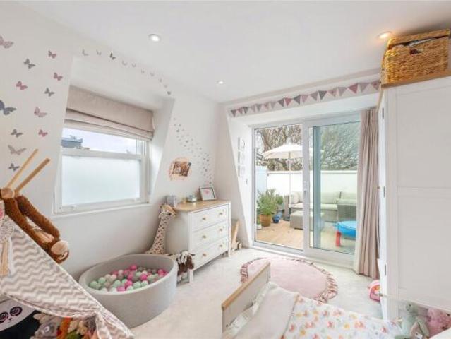 4 bedroom maisonette for sale in Penwith Road, Southfields, London, SW18