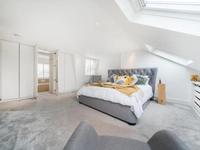 4 bedroom maisonette for rent in Waldron Road, London, SW18