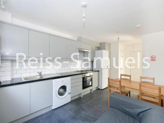 4 bedroom maisonette for rent in Whitebeam Close, Oval, London, SW9