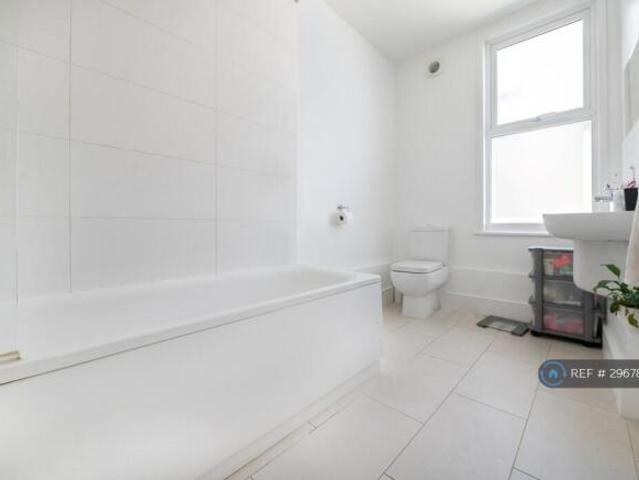 4 bedroom maisonette for rent in Yukon Road, London, SW12