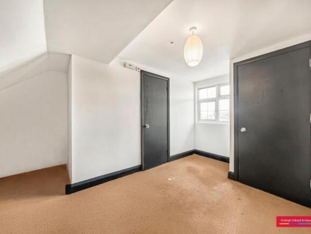 4 bedroom maisonette for rent in Avenue Parade, Ridge Avenue, London, N21