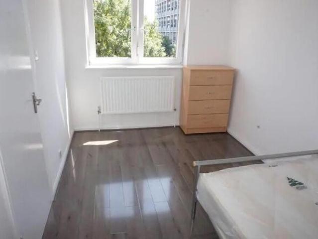 4 bedroom maisonette for rent in Cambridge Heath Road, London, E1