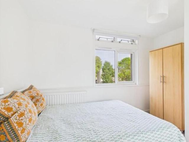 4 bedroom maisonette for rent in Cedars Road, Clapham Common, SW4