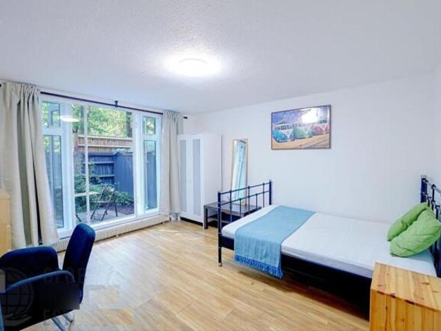 4 bedroom maisonette for rent in Cobourg Street, London, NW1