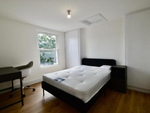 4 bedroom maisonette for rent in Clapham High Street, London, SW4