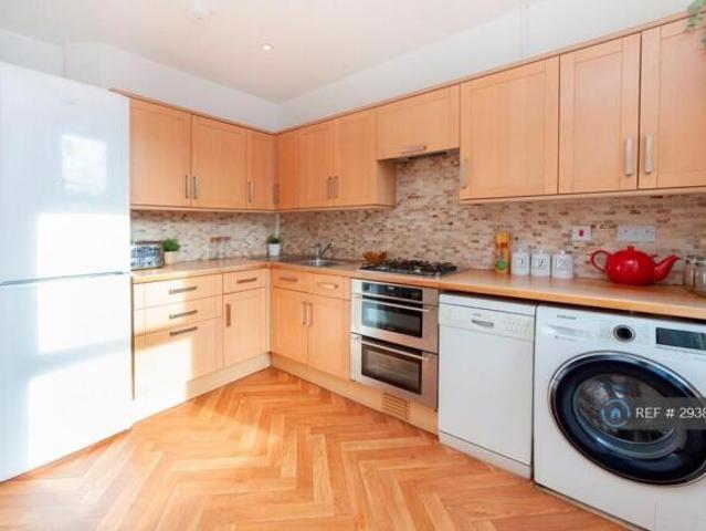 4 bedroom maisonette for rent in Clarendon Road, London, SW19