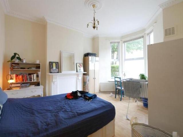 4 bedroom maisonette for rent in Digby Crescent, London, N4