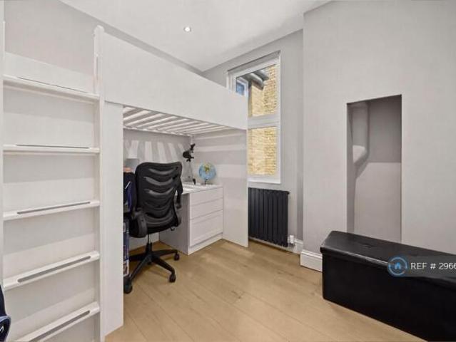 4 bedroom maisonette for rent in Durham Road, London, SW20
