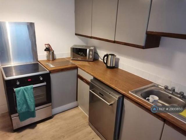 4 bedroom maisonette for rent in Eastville, Bristol, BS5