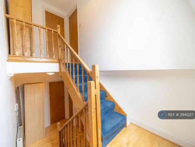 4 bedroom maisonette for rent in Frithville Gardens, London, W12