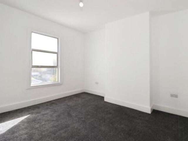 4 bedroom maisonette for rent in Glenmore Rd, Belsize Park, London, NW3