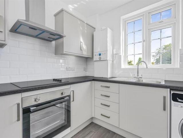 4 bedroom maisonette for rent in High Street, Wanstead, London, E11