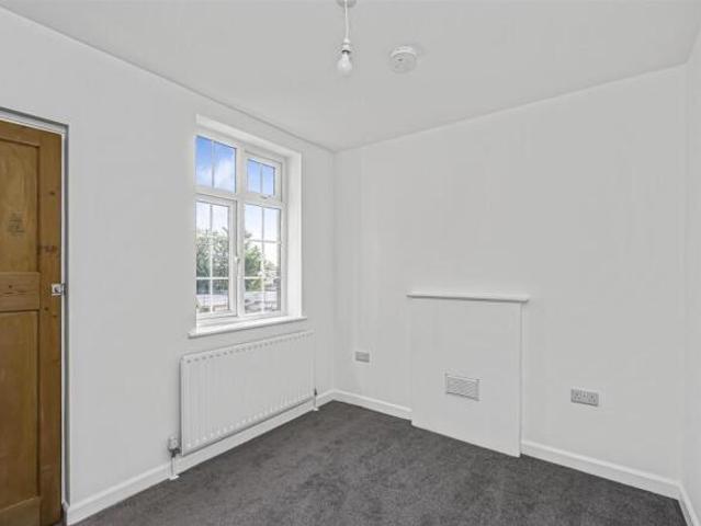 4 bedroom maisonette for rent in High Street, Wanstead, London, E11