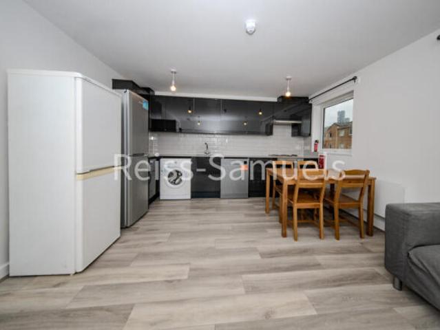 4 bedroom maisonette for rent in High Street, Whitton, Twickenham, Richmond Upon Thames, TW2