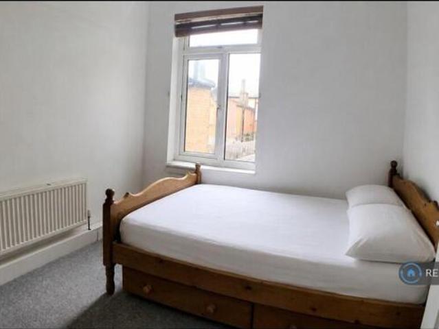 4 bedroom maisonette for rent in Kellino Street, London, SW17