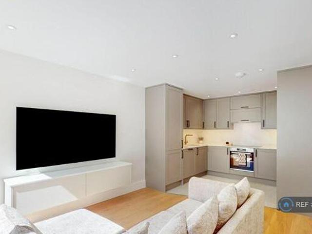 4 Bedroom Maisonette For Rent In London