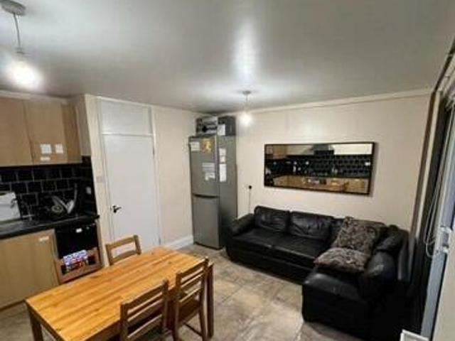 4 Bedroom Maisonette For Rent In London