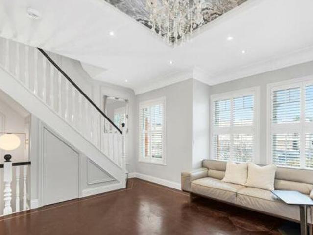 4 Bedroom Maisonette For Rent In London
