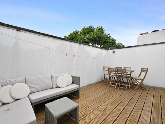 4 bedroom maisonette for rent in Loftus Road, London, W12