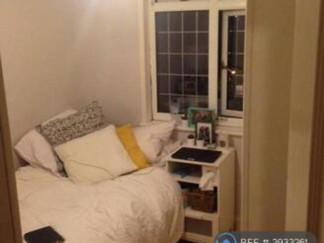 4 bedroom maisonette for rent in Midway House, London, EC1V