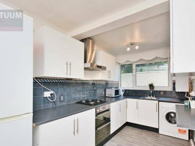 4 bedroom maisonette for rent in Mile End London E3