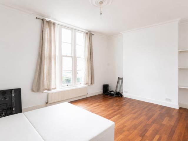 4 bedroom maisonette for rent in Mortimer Road, London, N1