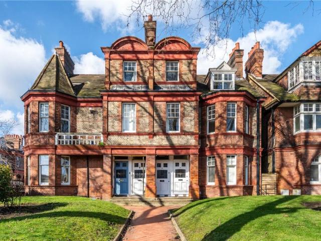 4 bedroom maisonette for rent in Mount Nod Road, London, SW16
