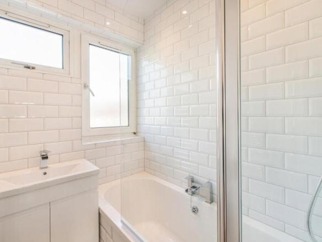 4 bedroom maisonette for rent in Nectarine Way, Lewisham, SE13