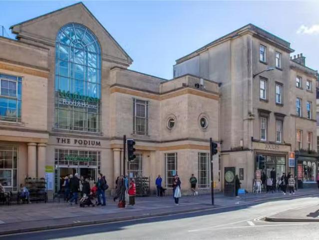 4 bedroom maisonette for rent in Northgate Street, Bath, Somer.