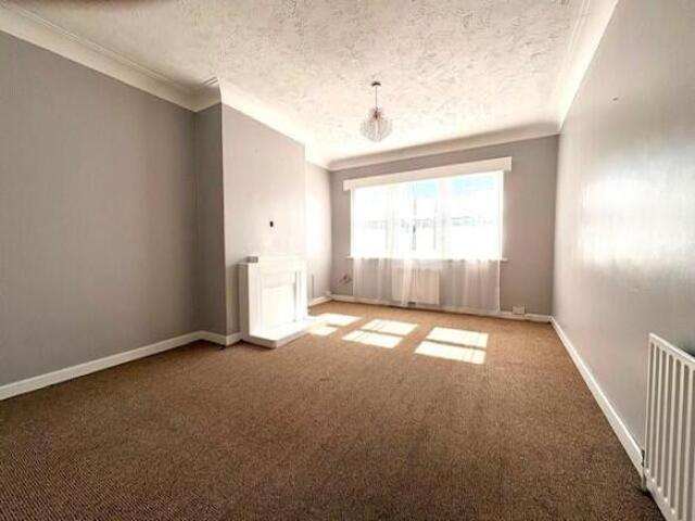 4 bedroom maisonette for rent in Old Orchard Road, Eastbourne, BN21