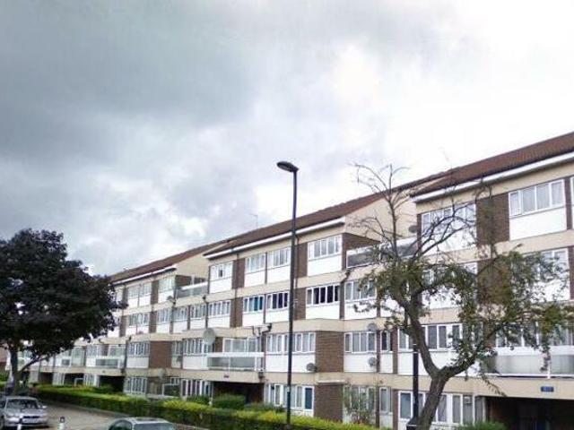 4 Bedroom Maisonette For Rent In Oval, London