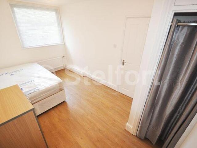 4 bedroom maisonette for rent in Poynings Road, London, N19