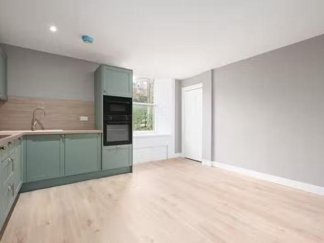 4 bedroom maisonette for rent in Queen Street, Stirling Town.