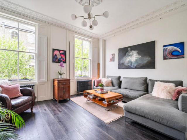 4 bedroom maisonette for rent in Richmond Crescent, Islington, London, N1