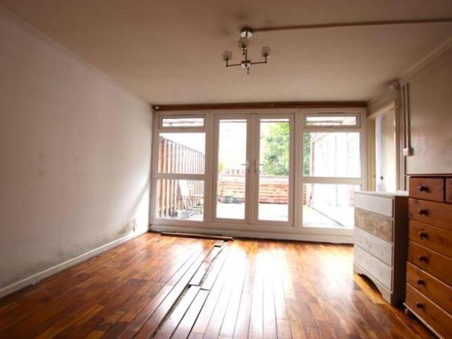 4 bedroom maisonette for rent in Sadler Close, Mitcham, CR4