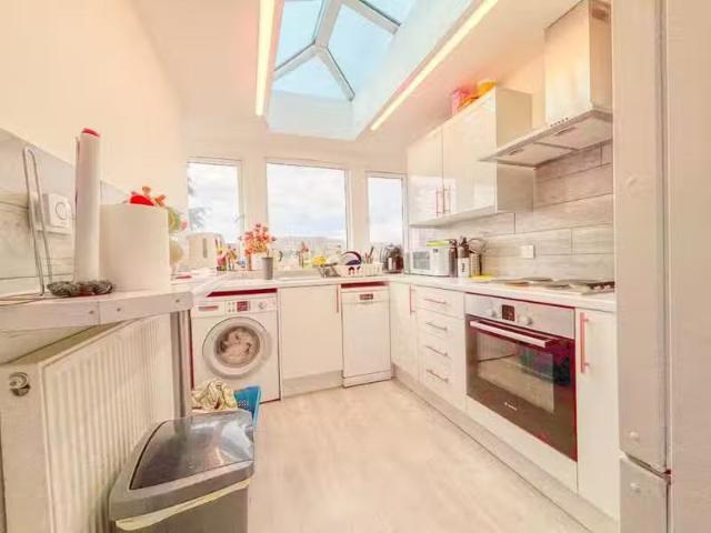 4 bedroom maisonette for rent in Stottbury Road, Horfield, Bri.