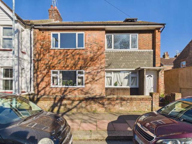 4 Bedroom Maisonette Flat