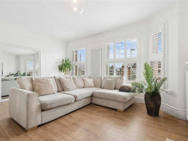 4 Bedroom Maisonette Flat