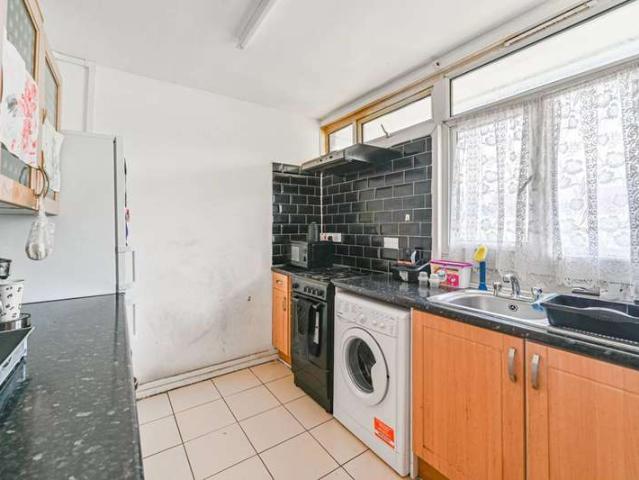 4 Bedroom Maisonette Flat