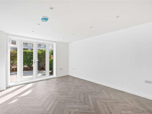 4 Bedroom Maisonette Flat