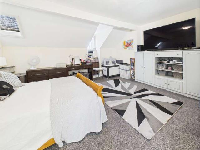 4 Bedroom Maisonette Flat