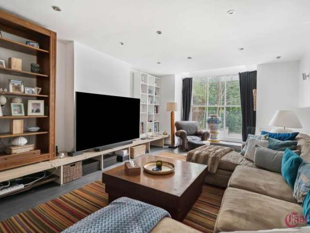 4 Bedroom Maisonette Flat