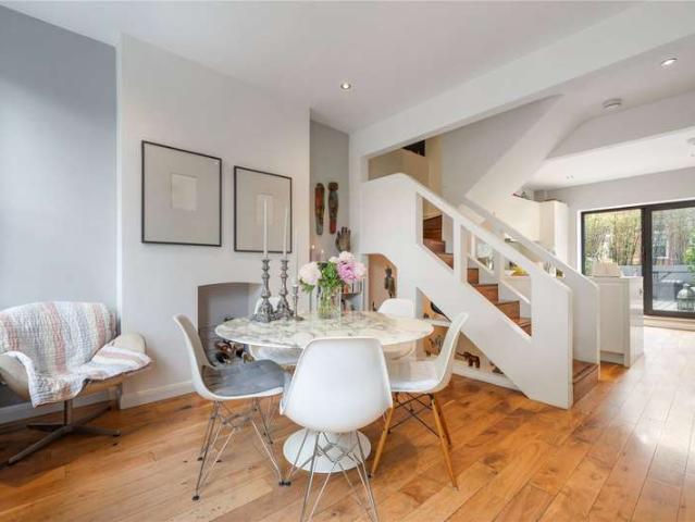 4 Bedroom Maisonette Flat