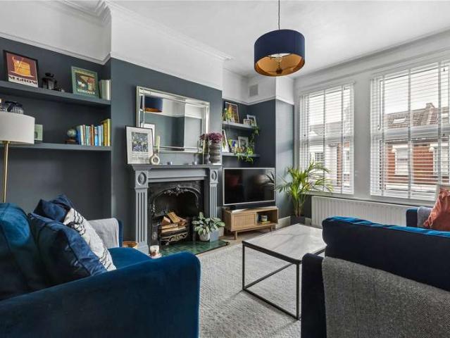 4 Bedroom Maisonette Flat